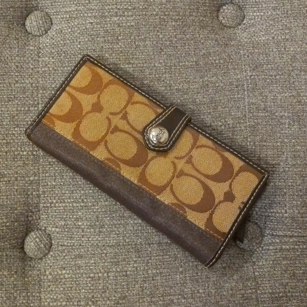 Coach Signature Tan Bifold Wallet - Gem